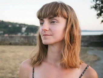 ANA SCHNABL- RAZVEZANI | Domžalsko-kamniške NOV!CE