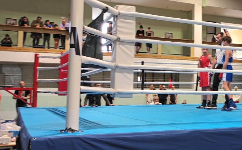 Mladi boksar Stepan za Boksarski kluba Hayat do prve zmage v sezoni ...